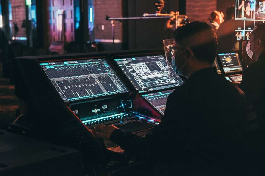 XUUM – Realidad Sensorial – RENTA DE EQUIPO AUDIOVISUAL