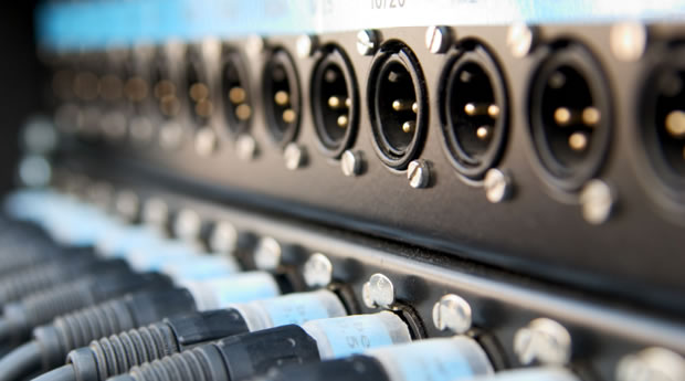 XUUM – Realidad Sensorial – RENTA DE EQUIPO AUDIOVISUAL